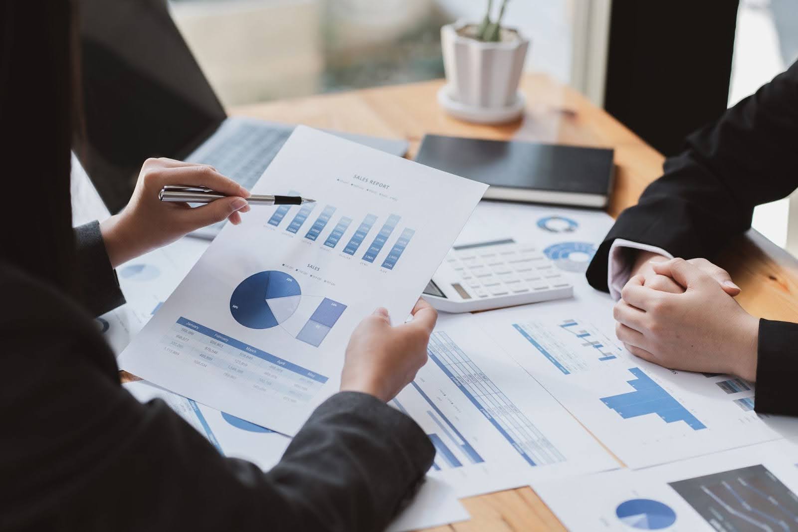 What Exactly Is A Business Broker? - Website Closers