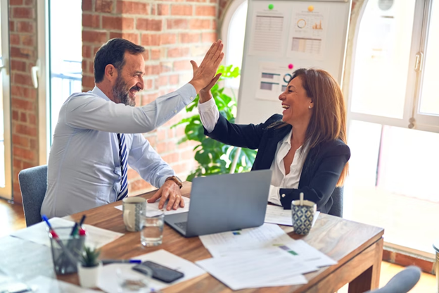 Pros and Cons of Using Leverage: What You Need to Know - Website Closers